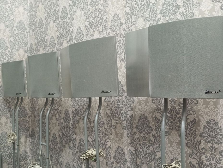Продам домашний кинотеатр колонки 5 в одном хороший звук.