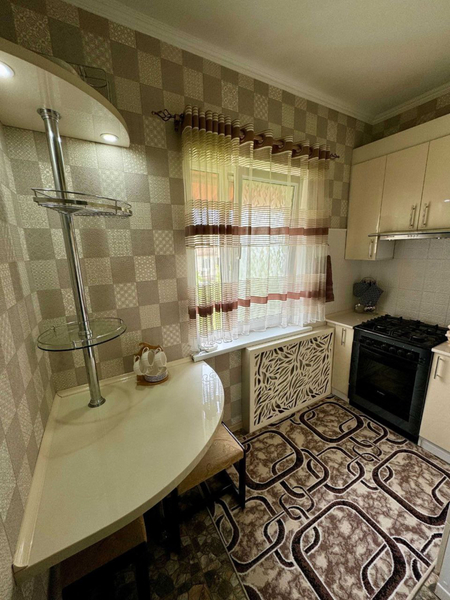 Феруза , Экобазар 221 школа , 1 комн балк 2#6 44 кв.м . Евроремонт