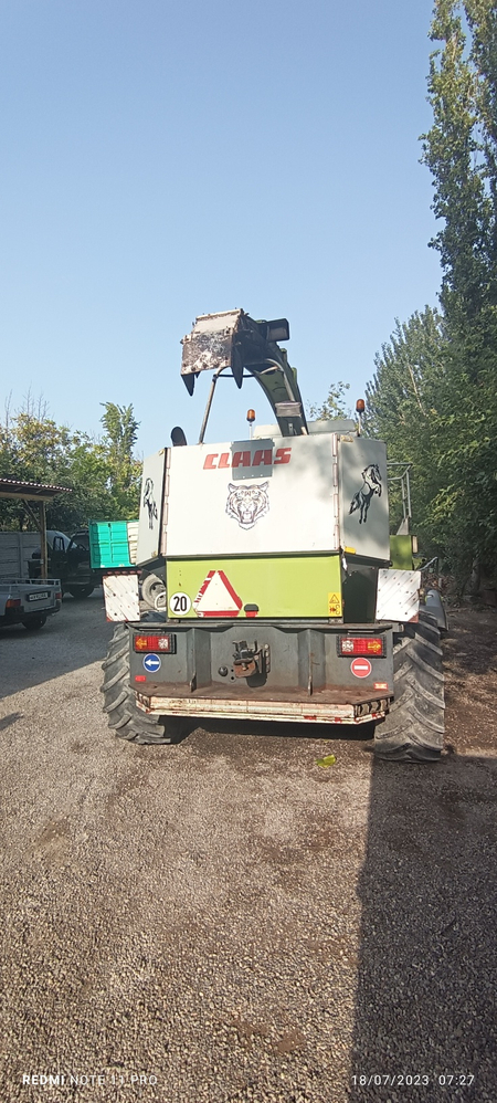 Òrishga tayyor qilib qoʻyilgan  rotor pichoqlari yangi