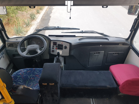 Avtobus isuzu np 37