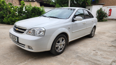 Lasetti 45.600 km yurgan ideal xolatda