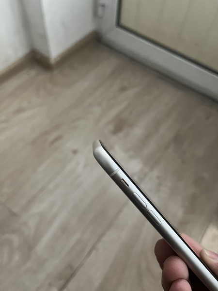 Iphone 11 white idial