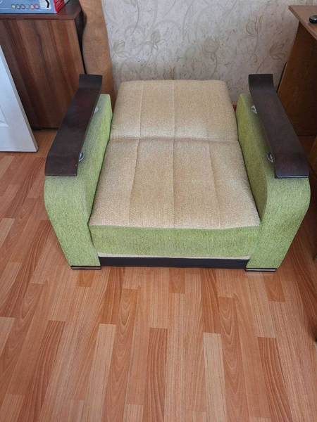 Продается диван с двумя креслами