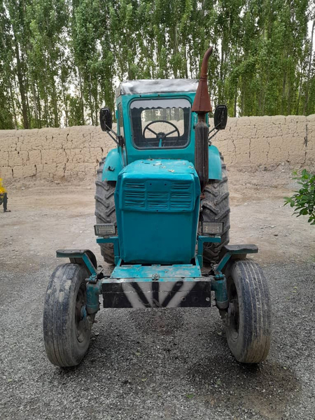 Traktor 40 Sotiladi