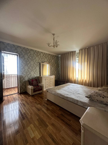 Продается квартира на метро Ойбек