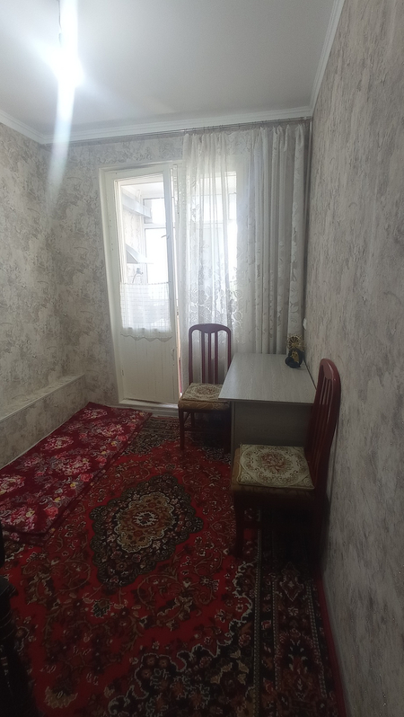 Navoiy shahar markazidan 1xonali uy 2 xonali qilingan sotiladi