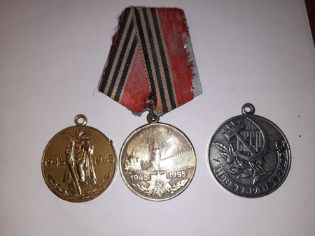 Юбилейные медали 149000 за все.