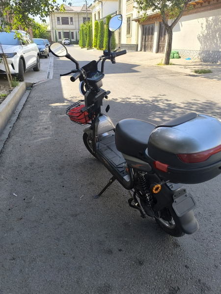 Skuter sotiladi 1oy boldi oganimga tesla jk