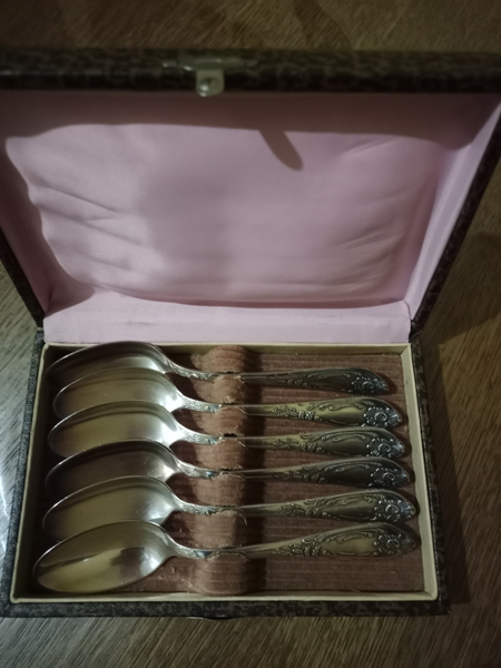 Продам  советский набор чайных ложек