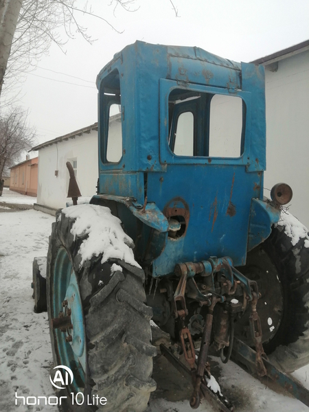 T28 traktori sotiladi