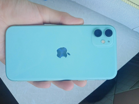 Iphone 11 
Feyc id iwli true tone iwlidi
Yomkost 75
Karopka yoq 
P