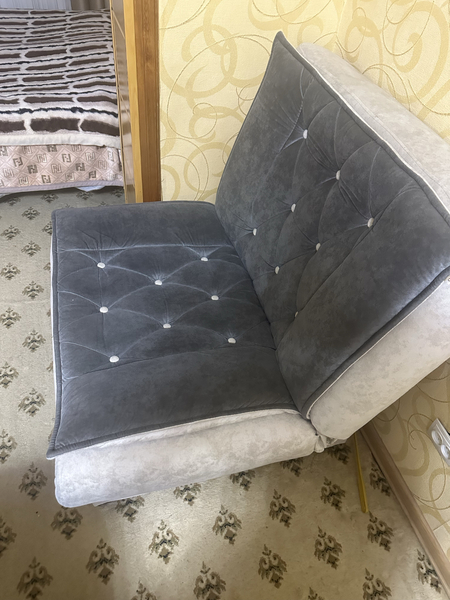 Срочно продам два кресла 400к