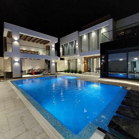Super skitka Abu Dabi super house