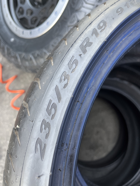 235 35 r19. 91 Y.  Pirelli