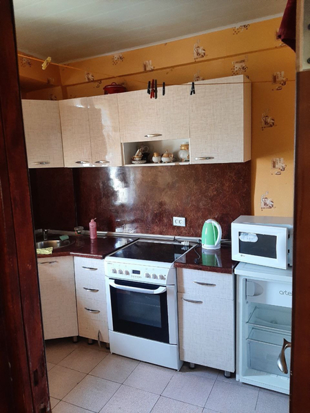 МЕТРО ХАМЗА.  50 м2.  1 переделенная в 2 х. Аренда квартира СРОЧНО