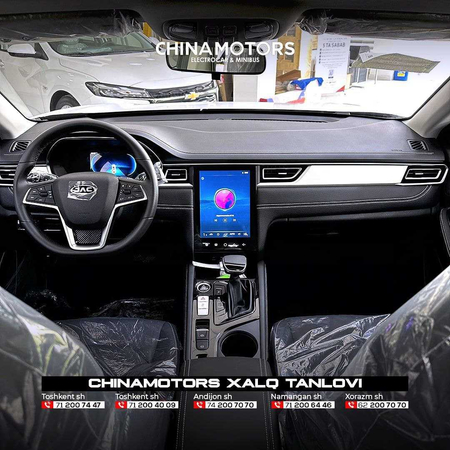 Jac J7 oq va qora ranglaridan salonda tayyor
