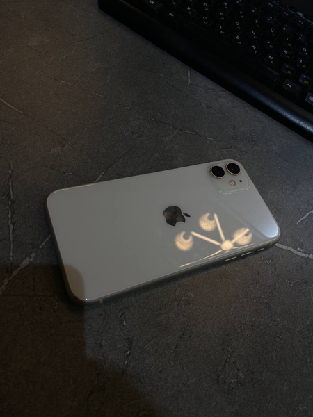 iPhone 11 white (ideal)