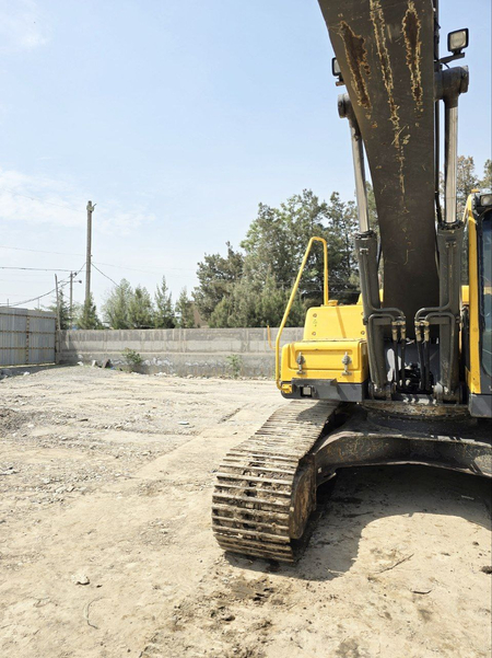 Volvo 210 Sotiladi ekskavator gusenechniy