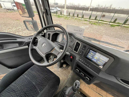 HOWO T7 тягач sotuvda mavjud