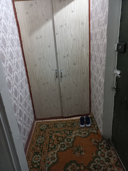 Kvartira sheriklikga Farxod bozori yonida