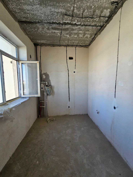 3 xonali 70m² 4-qavat sotiladi.