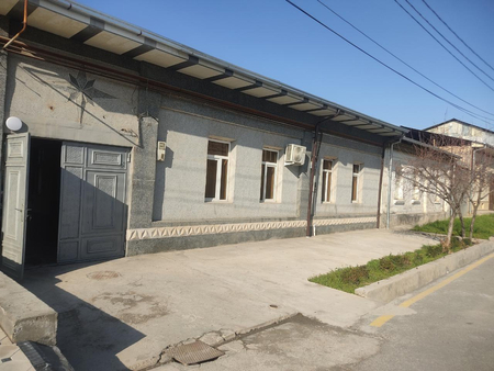 Yunsobod bobodehqonda uy sotiladi 4.2sutu 200000$min