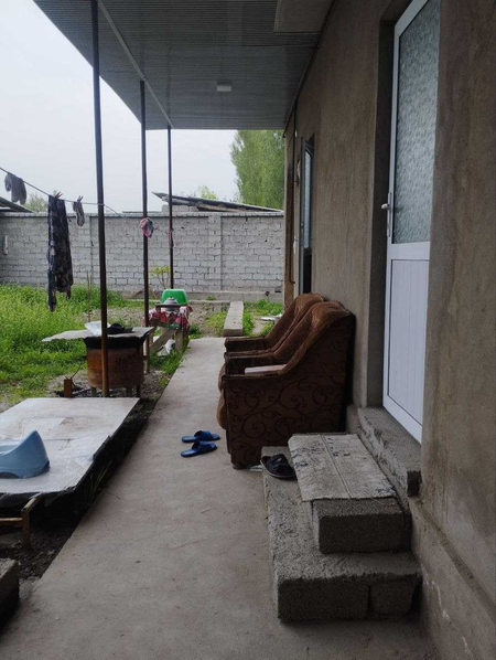 От Сергели 6км.Лайлак махалля.Продам 4 комнатный дом на 3.4 сотках.