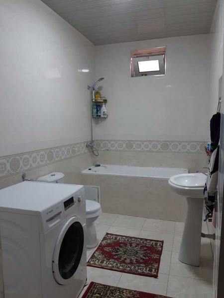 Уй Назарбек. Почта, майдон 4,47 сотих, 4 та хона . Нархи 120 000 $.