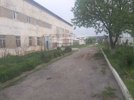 Ишлаб чикариш ва омборхона учун бино сотилади