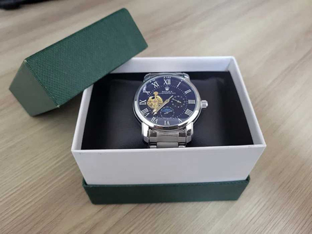Rolex mexanik soati sotiladi