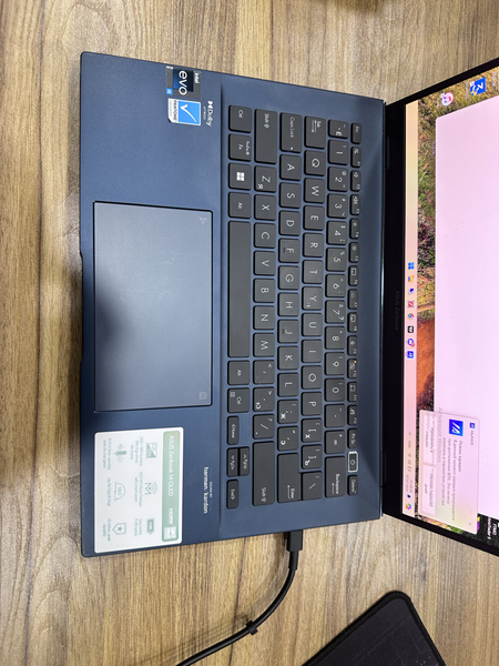 Asus zenbook 14 oled 4k ekran