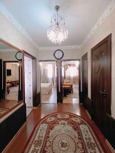Сдается 2 х комнатная Метро Ойбек