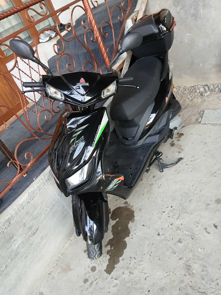 Skuter sotiladi 125 kub