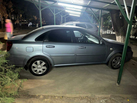 Продам Lacetti 1.8 дельфин , 3 позиция, АВТОМАТ 2010 года, 210к пробег