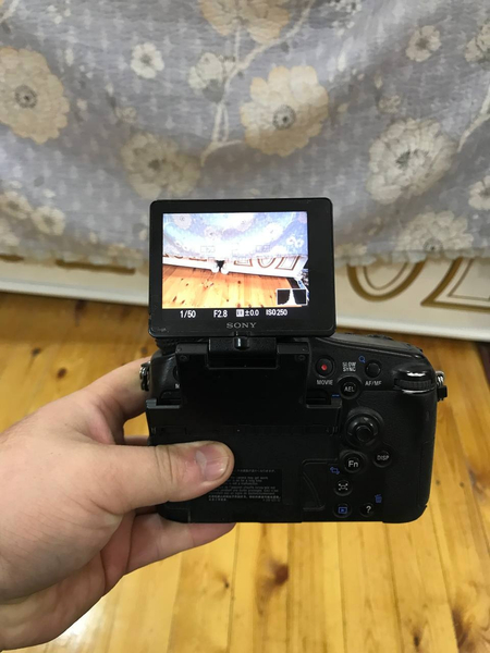 Sony alpha a77 srochna sotiladi