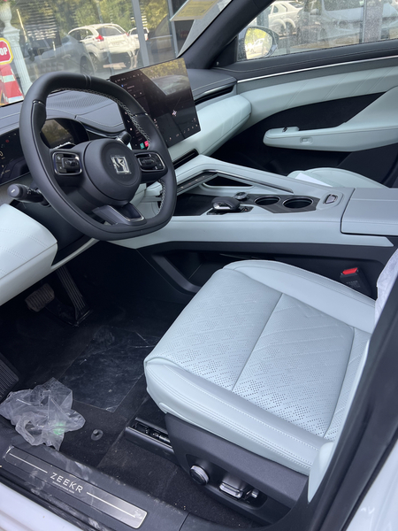 Zeekr 001 z Sport Oq Garantya Bor