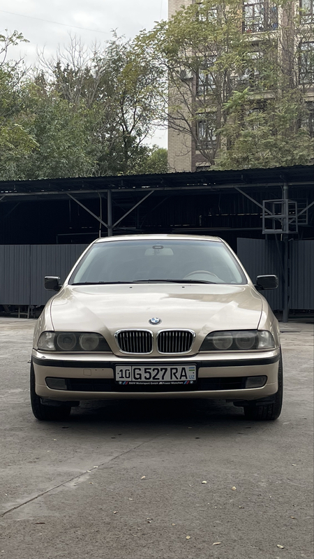 BMW E39 523i