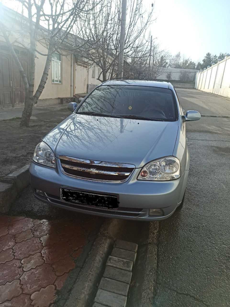 Продаю машину Lacetti
