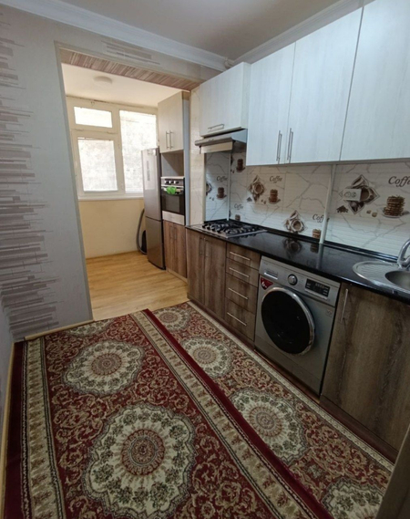 Продается 3х комнатная квартира в районе микроройона