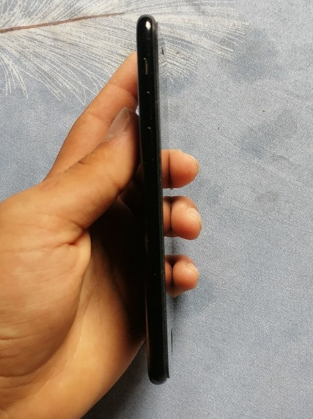 Srochno iphone 7 sotiladi