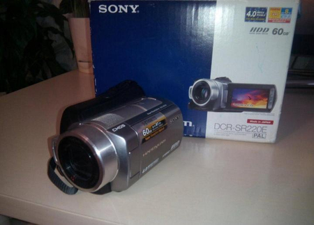 Продается видеокамера Sony Handycam DCR SR 220 E