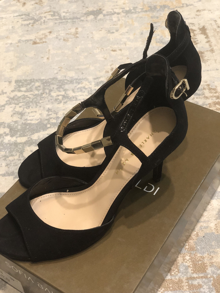 Basanojka Charles&Keith
