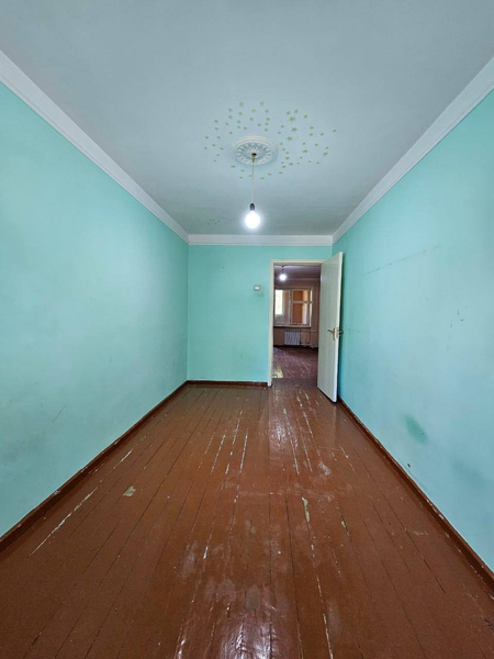 Своя.Академ городок,горбатый дом 2/1/5,балкон 2*6,под офис+стоянка