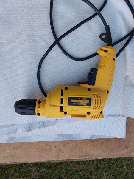 новый Дрель-шуруповерт DeWALT DCF 850 w