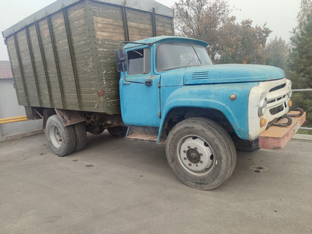 Zil 130 Ural mator.