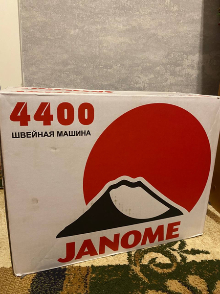 Швейная машина Janome 4400