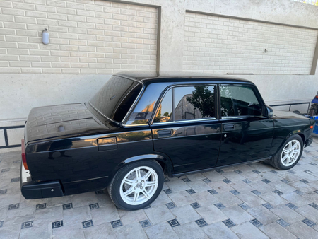 Vaz 2107 sotiladi