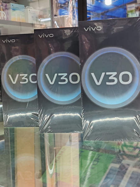 Фото флагман Vivo V30 12/256gb