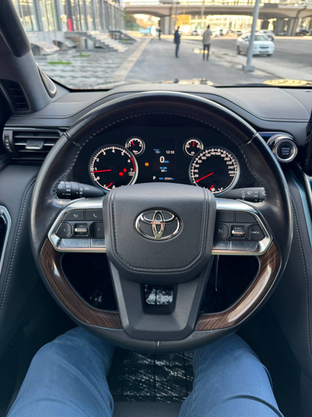В продаже ! Автомобиль Toyota Land Cruiser 300