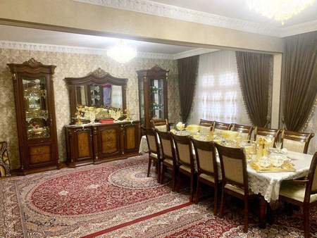 продаётся своя 5 ком квартира,127 кв2-метро 700 метров + 2 парковки